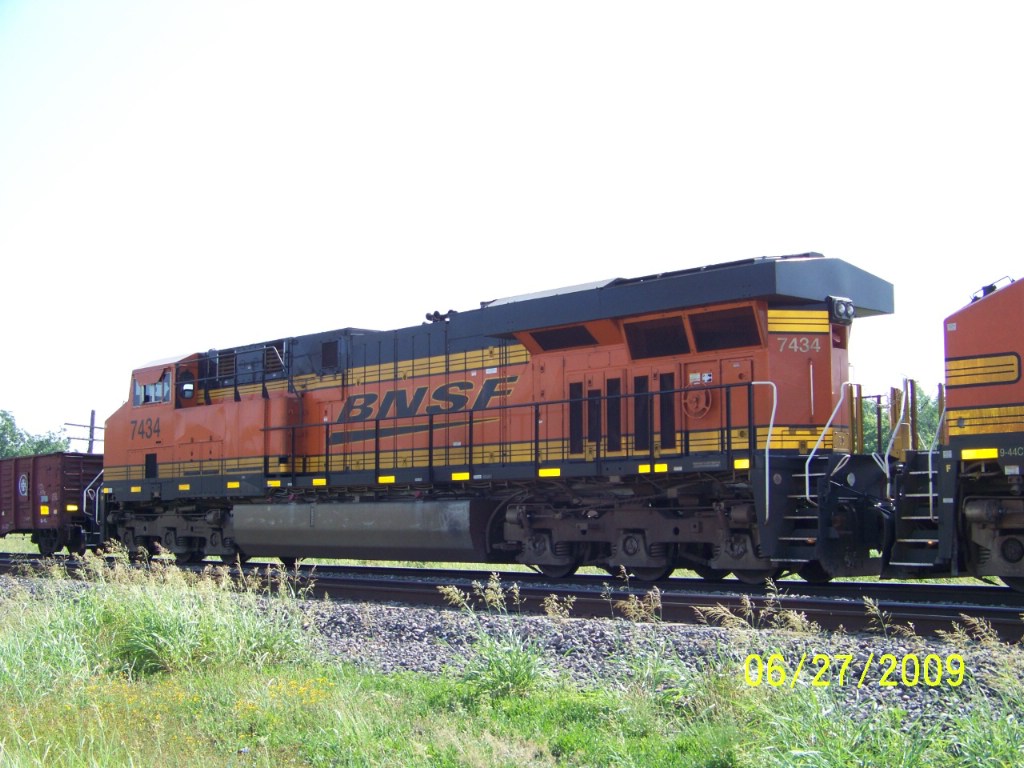 BNSF ES44DC 7434